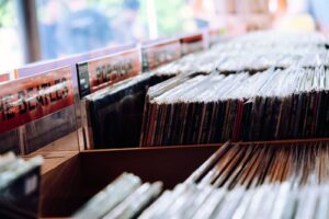 Comment accrocher un vinyle au mur